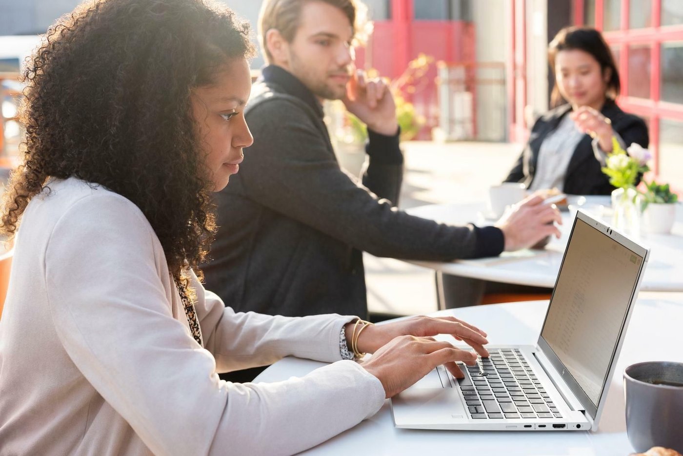 HP Sure View Reflect: Datendiebstahl: Keine Chance mehr für Spicker